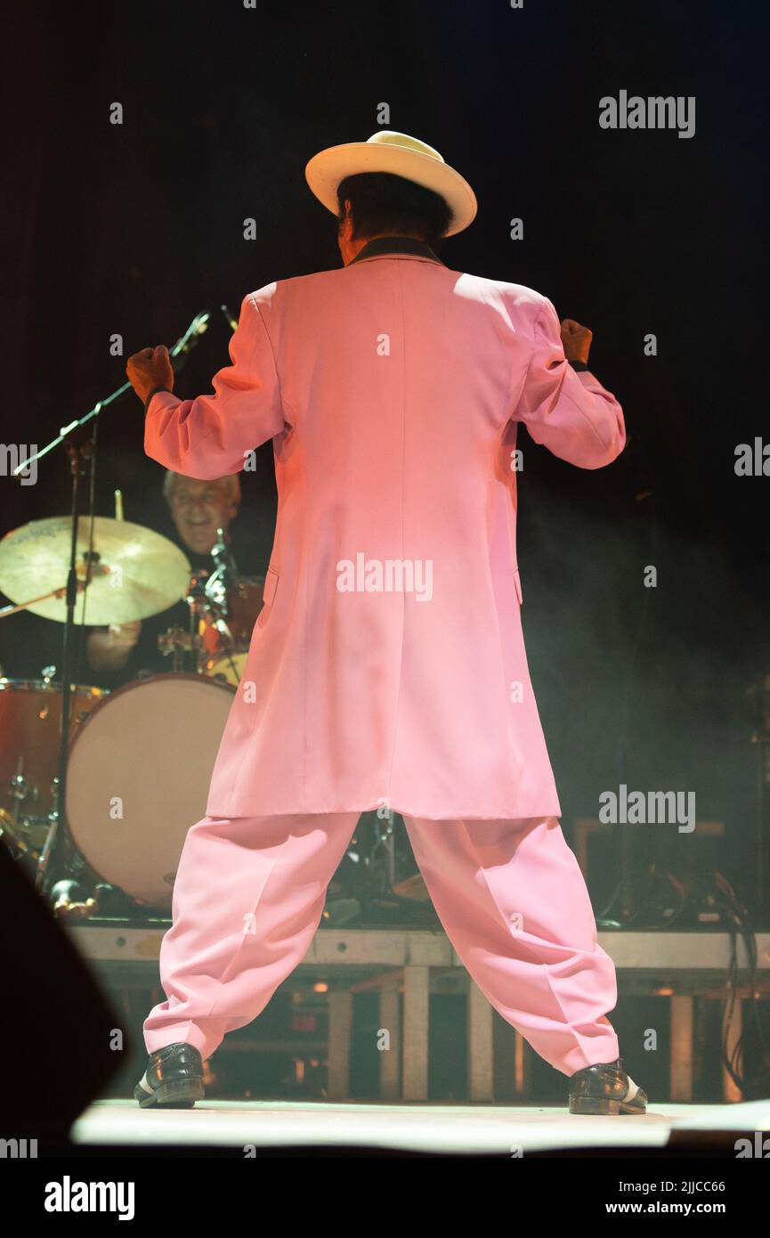 Kid Creole & the coconuts performs Italy Stock Photo - Alamy