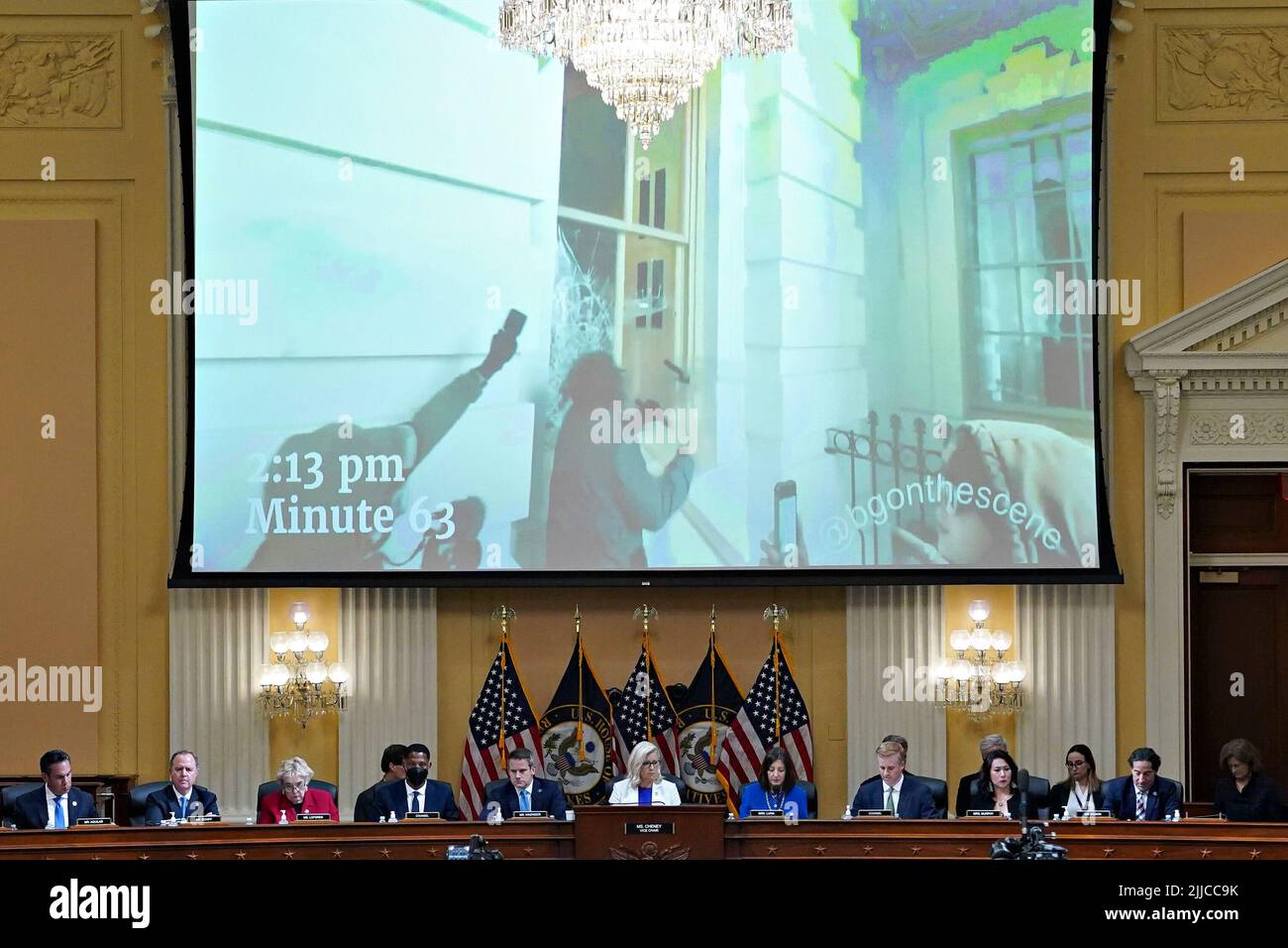 Mob outside the capitol 2021 hi-res stock photography and images - Alamy