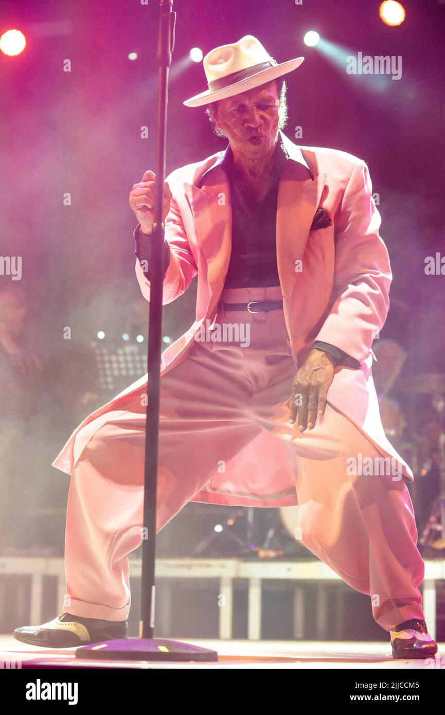 Kid Creole & the coconuts performs Italy Stock Photo - Alamy