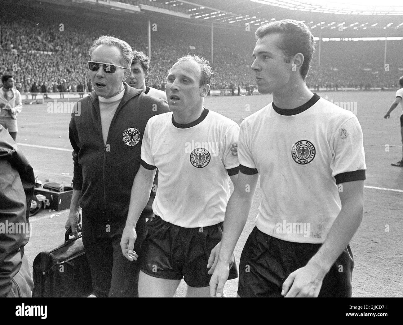 ARCHIVE PHOTO: UWE SEELER DIED AT THE AGE OF 85. Final of the football ...