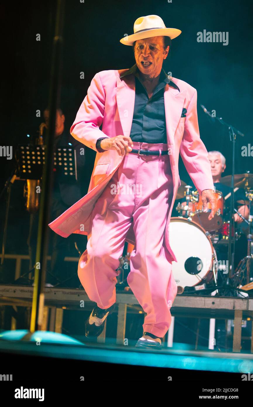 Kid Creole & the coconuts performs Italy Stock Photo - Alamy