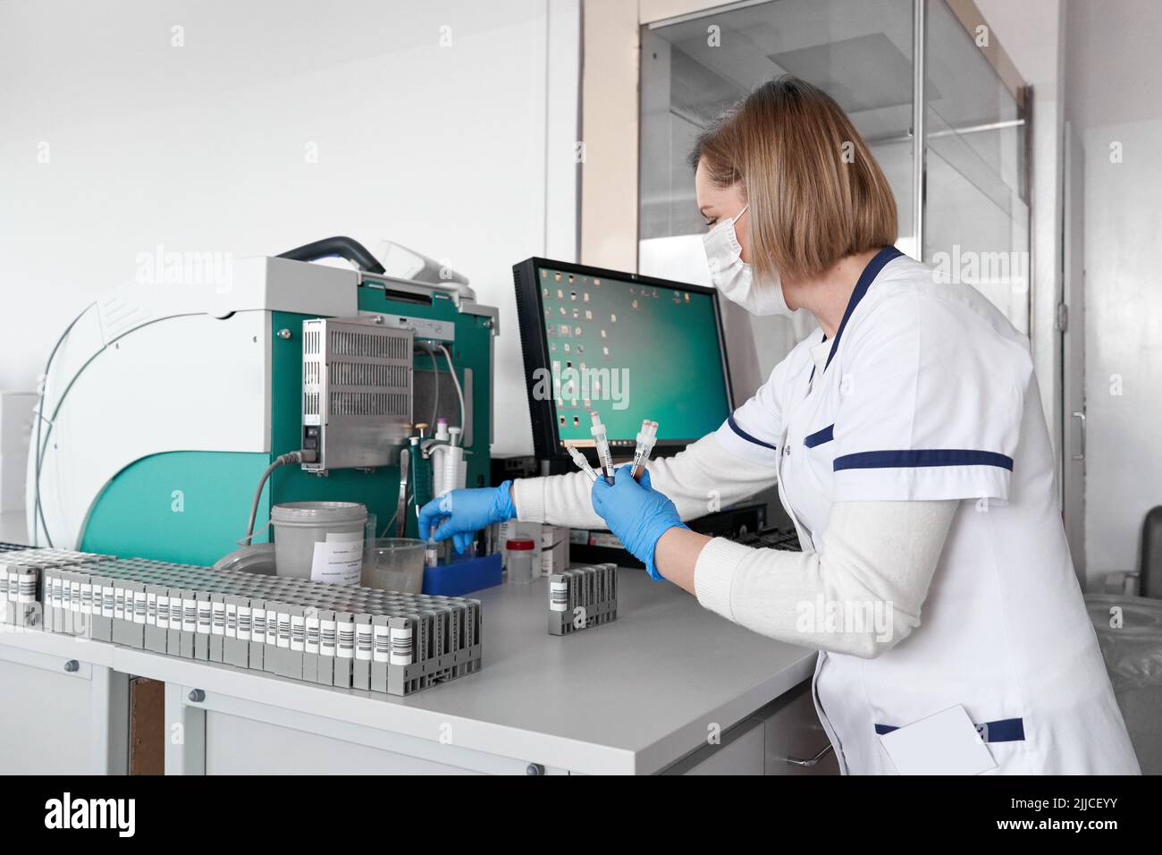 Worker sorting samples in a centrifuge reaction vessel Stock Photo - Alamy