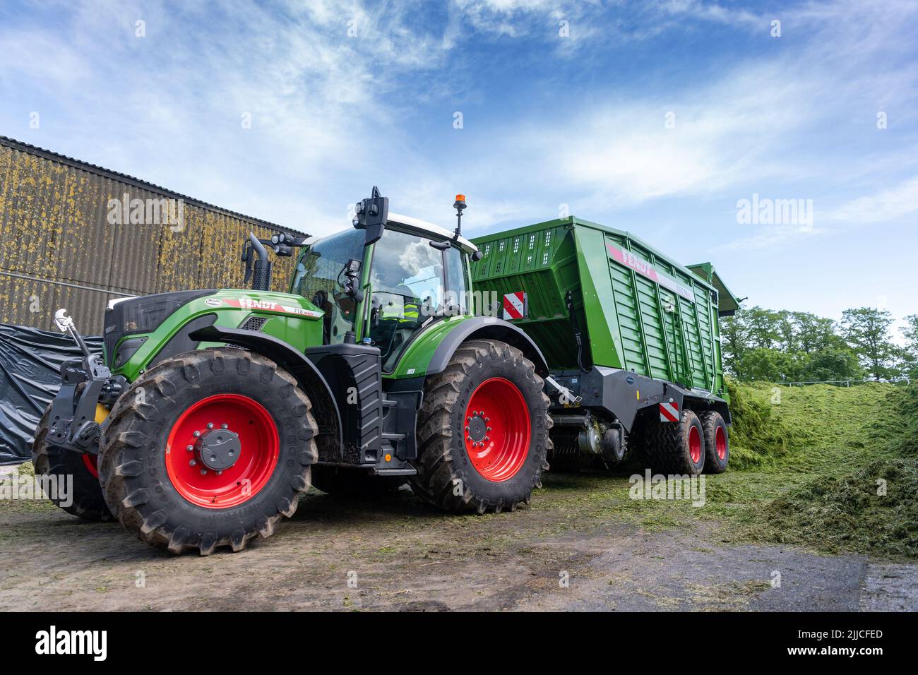 Agricultural trailer tipping up hi-res stock photography and images - Alamy