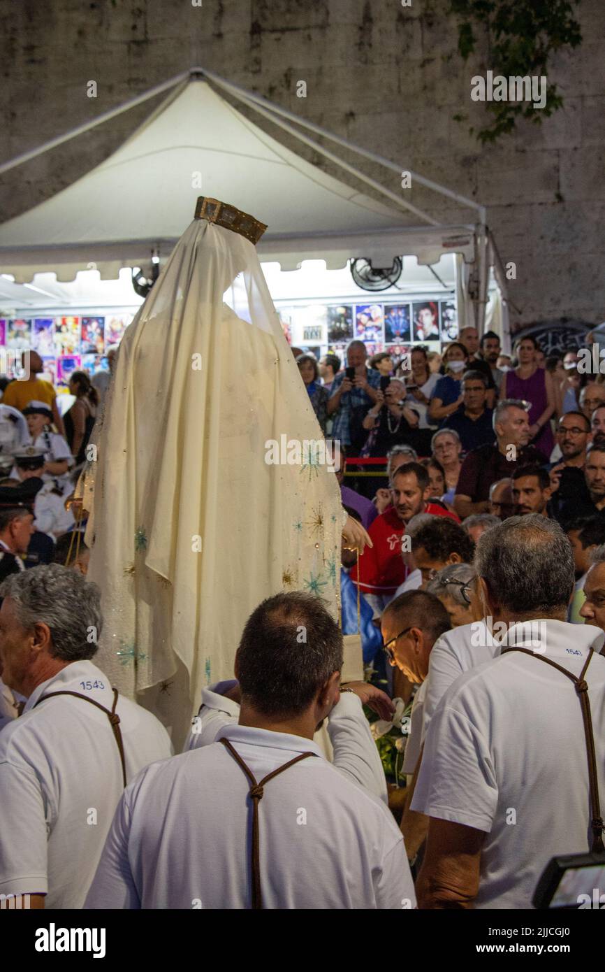 Processione della vergine maria hi-res stock photography and images - Alamy