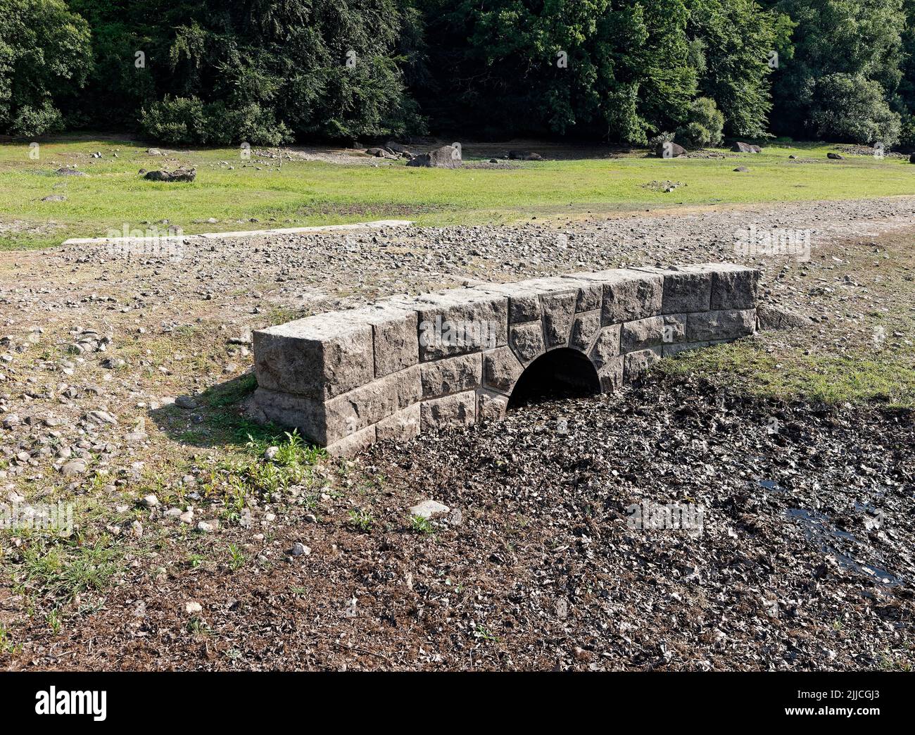 Hidden bridge hi-res stock photography and images - Alamy