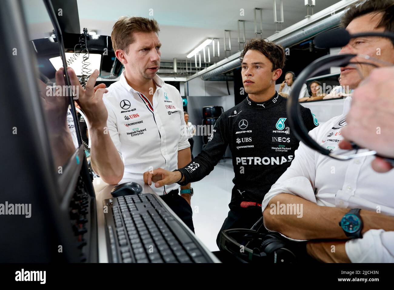 James vowles toto wolff hi-res stock photography and images - Alamy