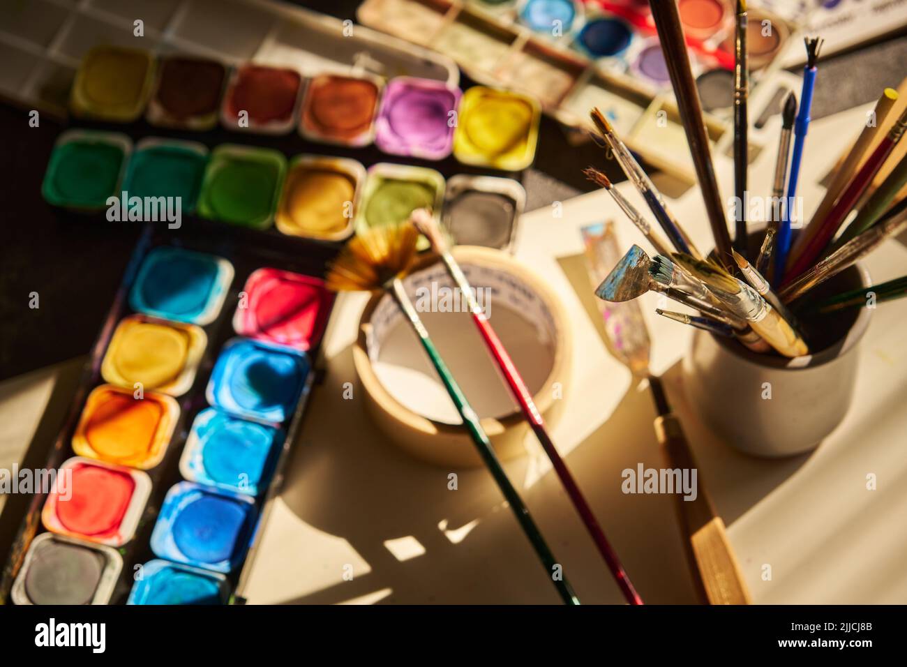 Learn to paint with watercolor paints hi-res stock photography and ...