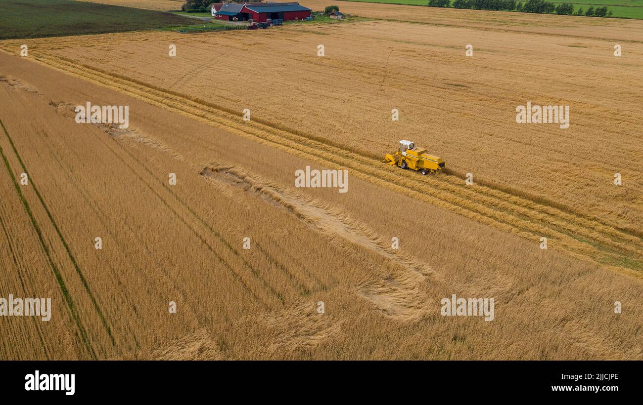 Traktor land hi-res stock photography and images - Alamy