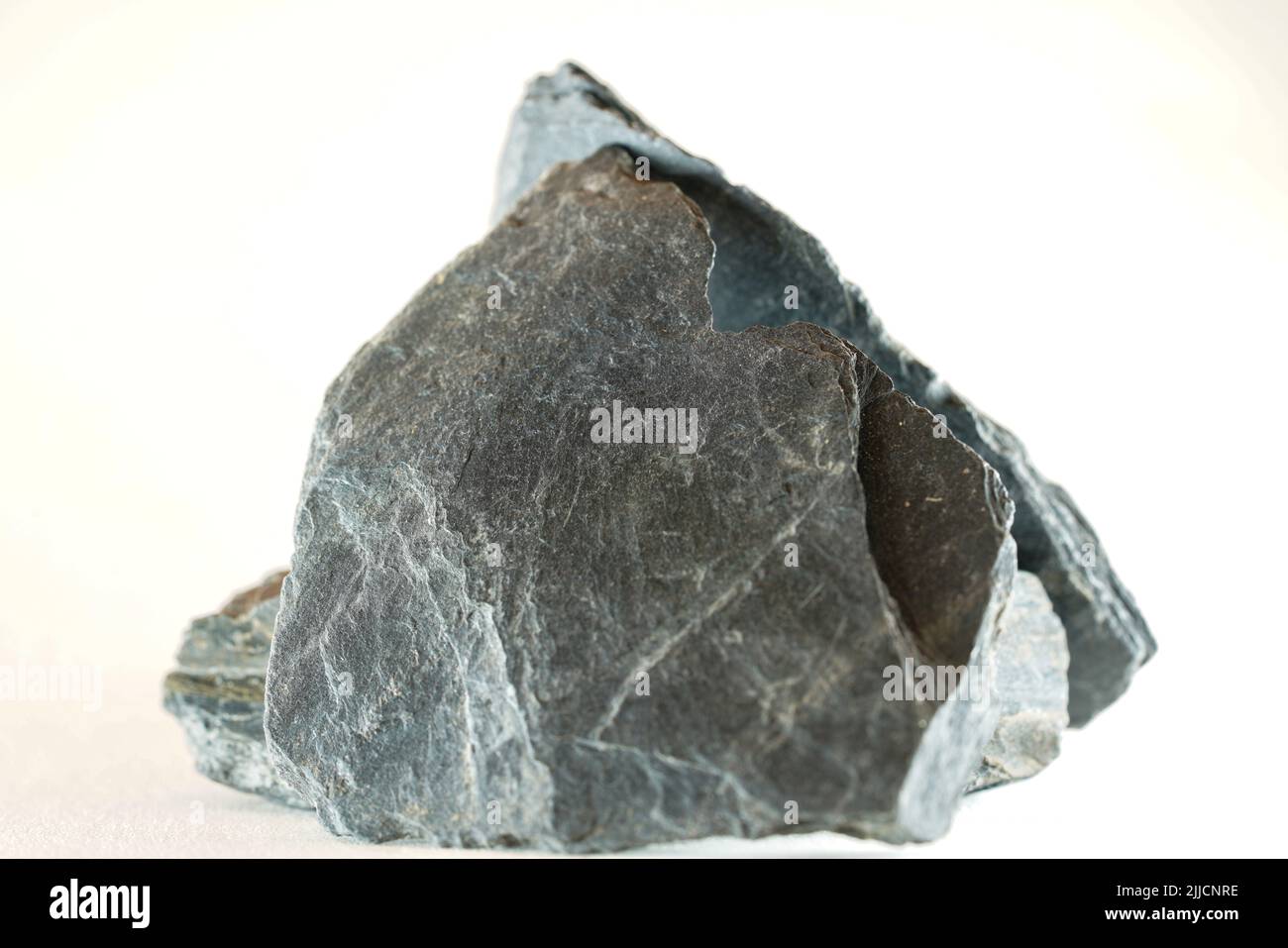 Slate, stone splinters, wood splinters, shingle is a collective term ...