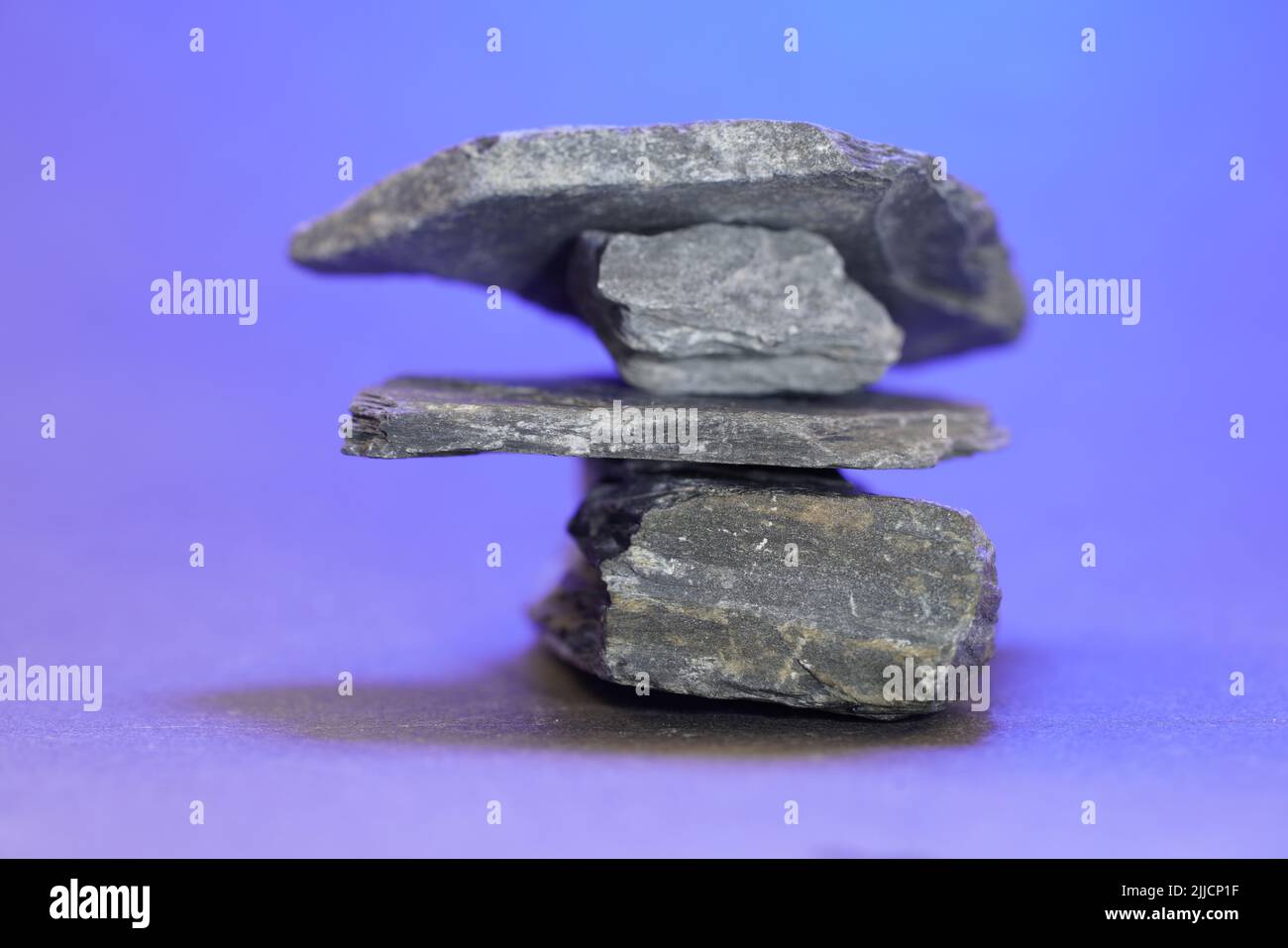 Slate, stone splinters, wood splinters, shingle is a collective term ...