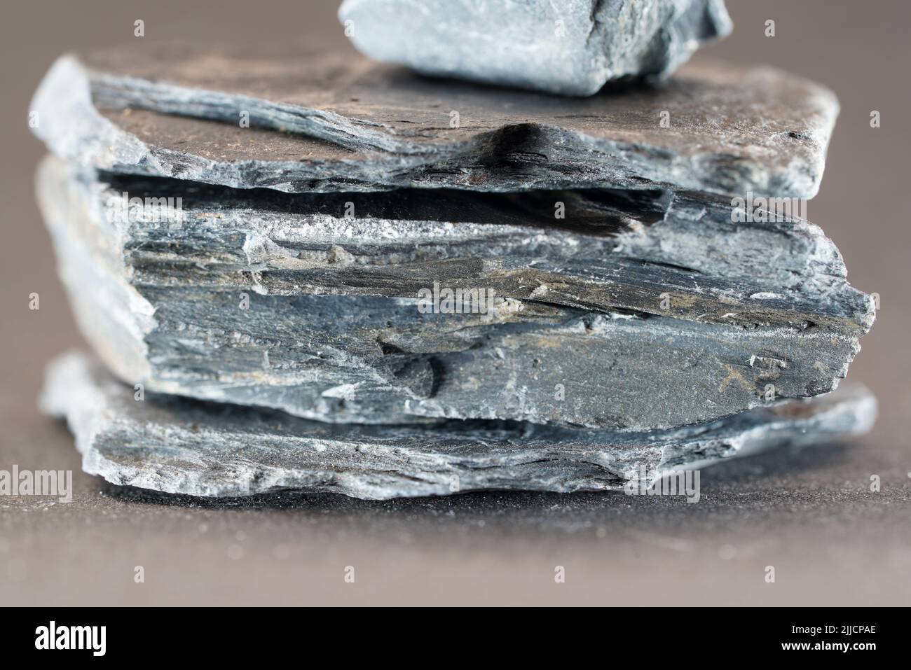 Slate, stone splinters, wood splinters, shingle is a collective term ...