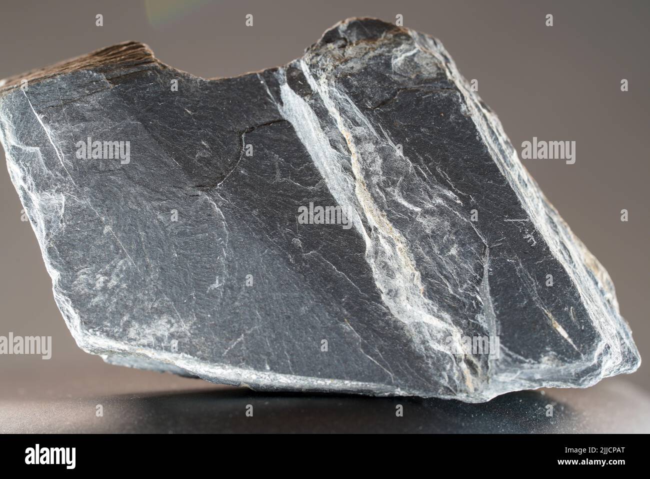 Slate, stone splinters, wood splinters, shingle is a collective term ...