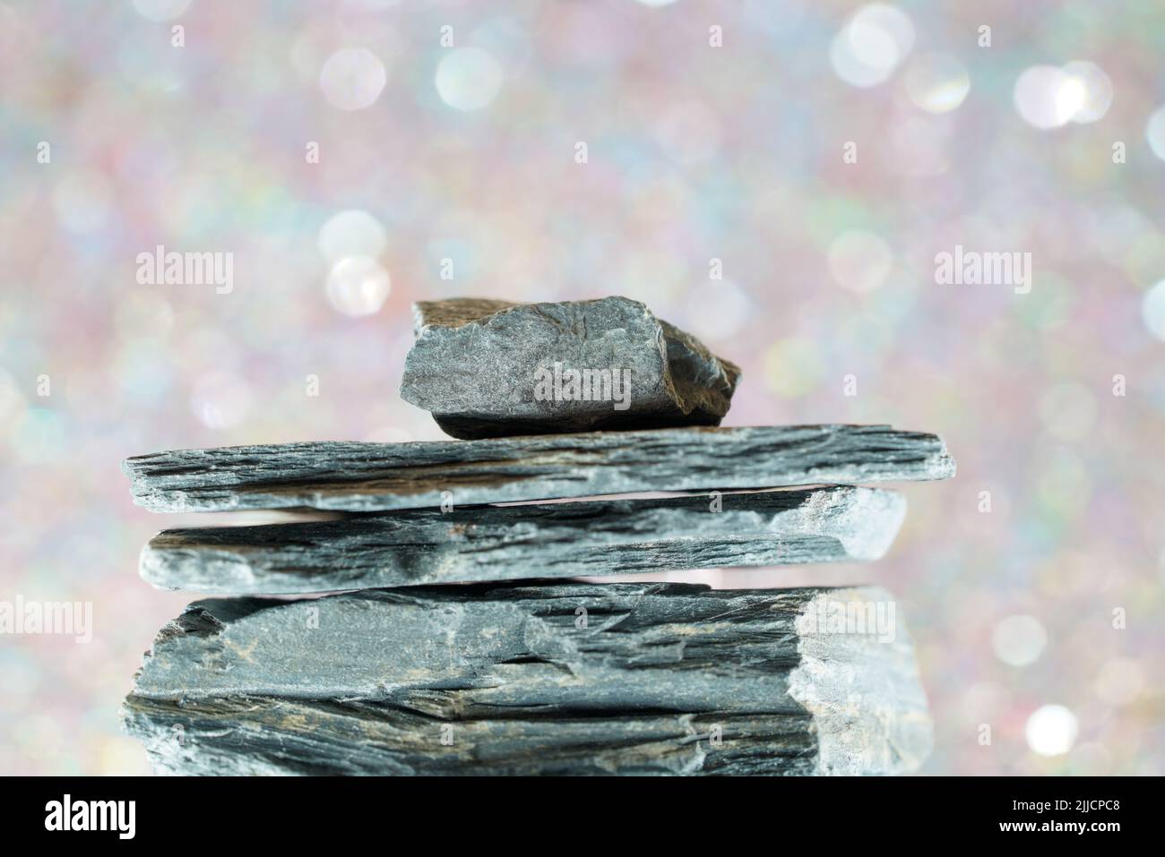 Slate, stone splinters, wood splinters, shingle is a collective term ...