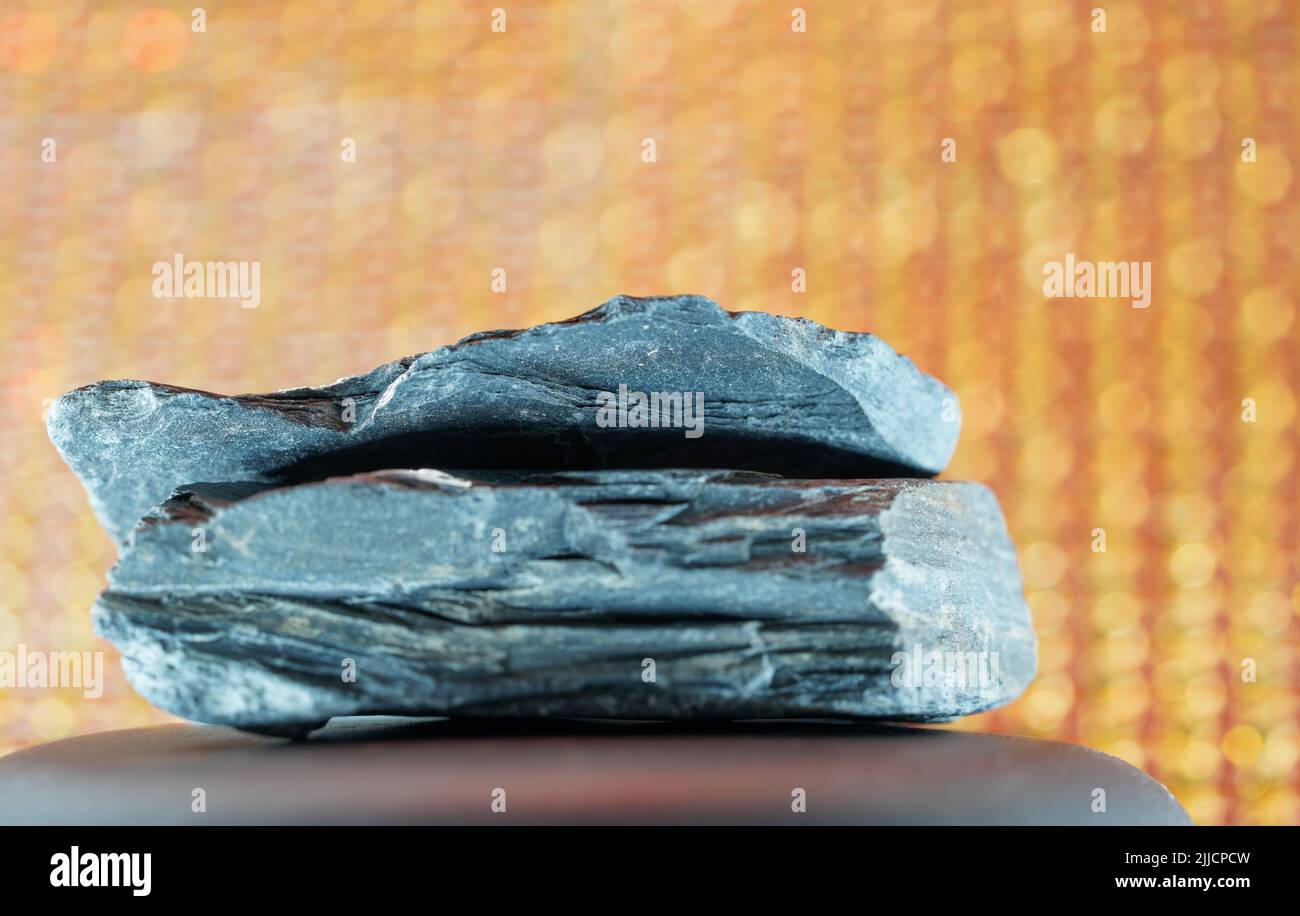 Slate, stone splinters, wood splinters, shingle is a collective term ...