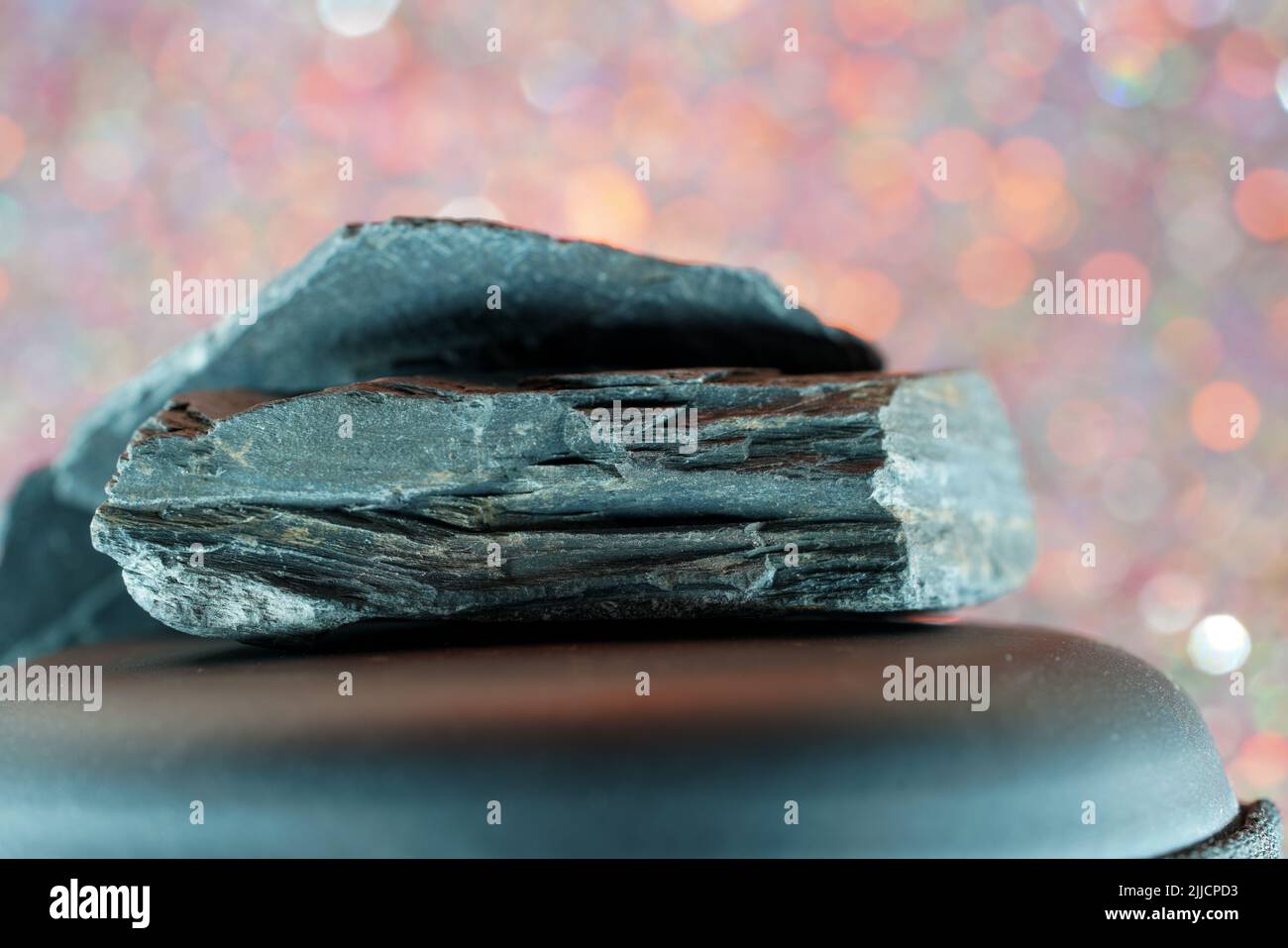 Slate, stone splinters, wood splinters, shingle is a collective term ...