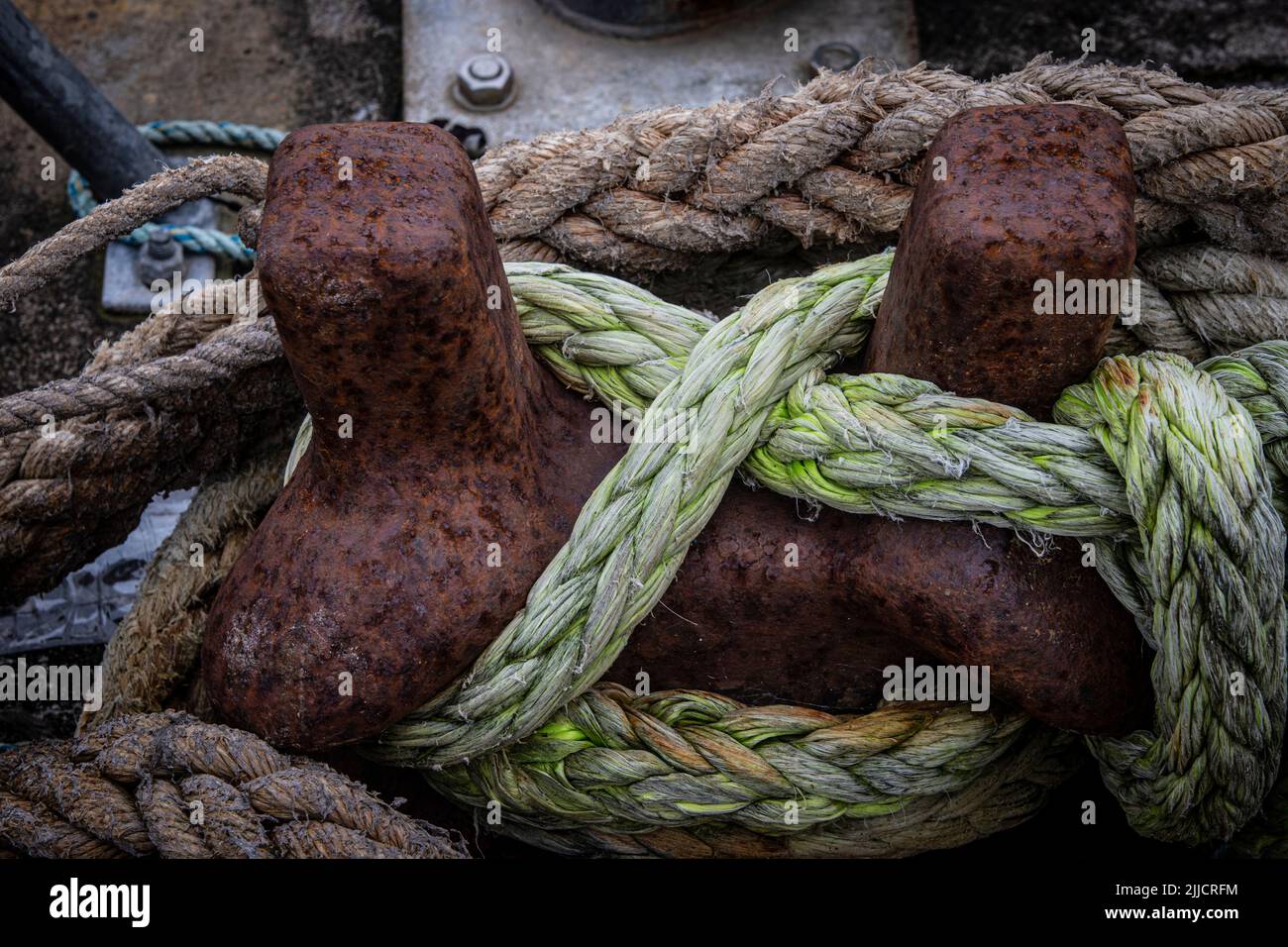 old rusty mooring line Stock Photo - Alamy