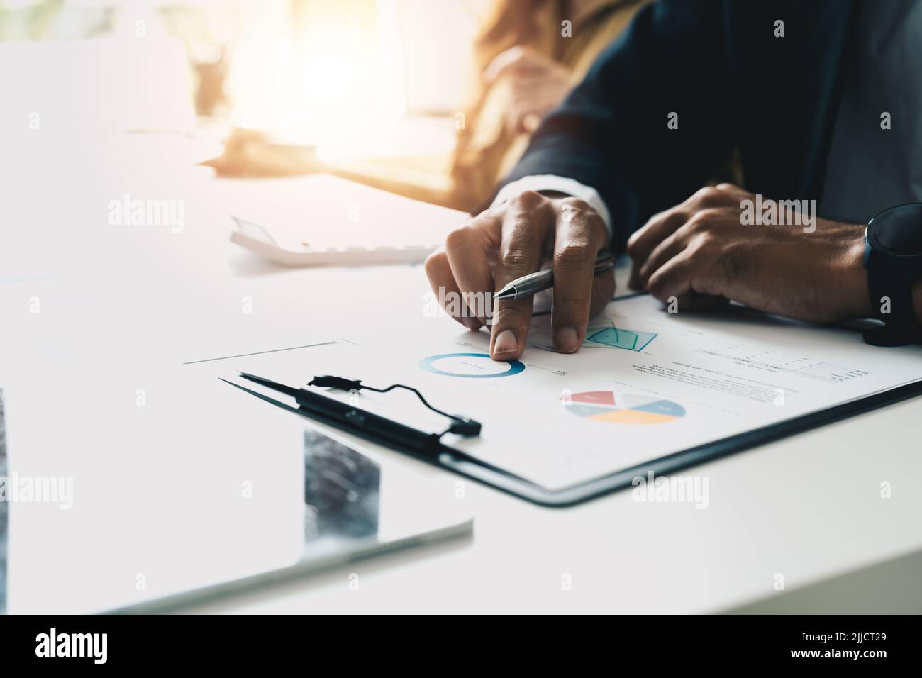 Business documents growth chart hi-res stock photography and images - Alamy