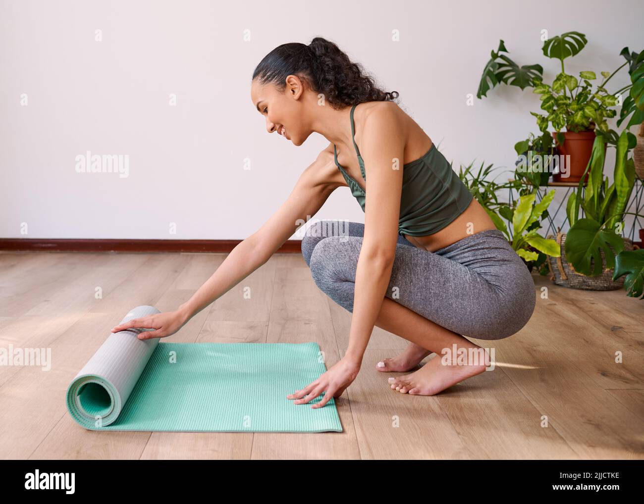 Unroll hi-res stock photography and images - Alamy