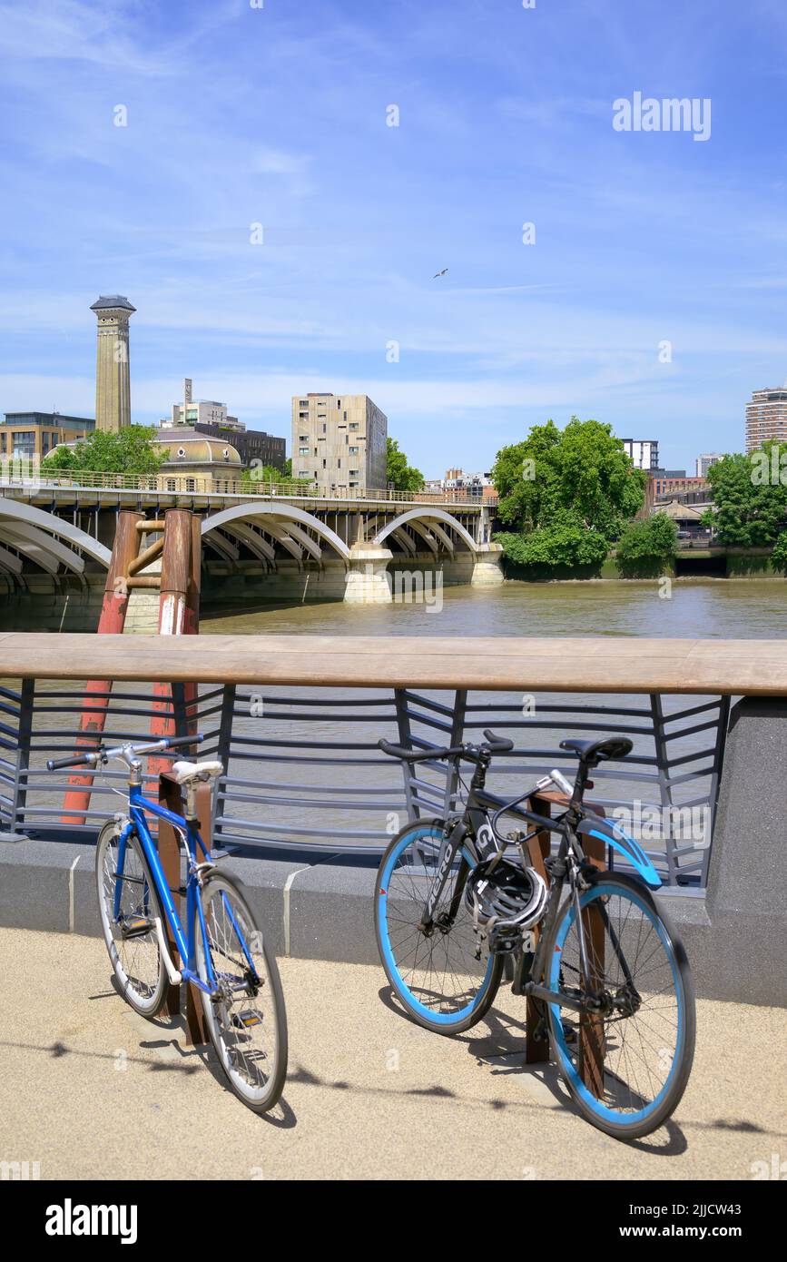 Modern waterside building hi-res stock photography and images - Alamy