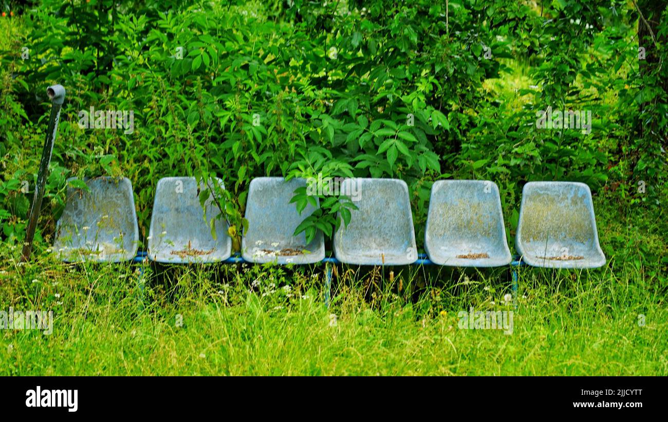 Empty dirty bus stop hi-res stock photography and images - Alamy
