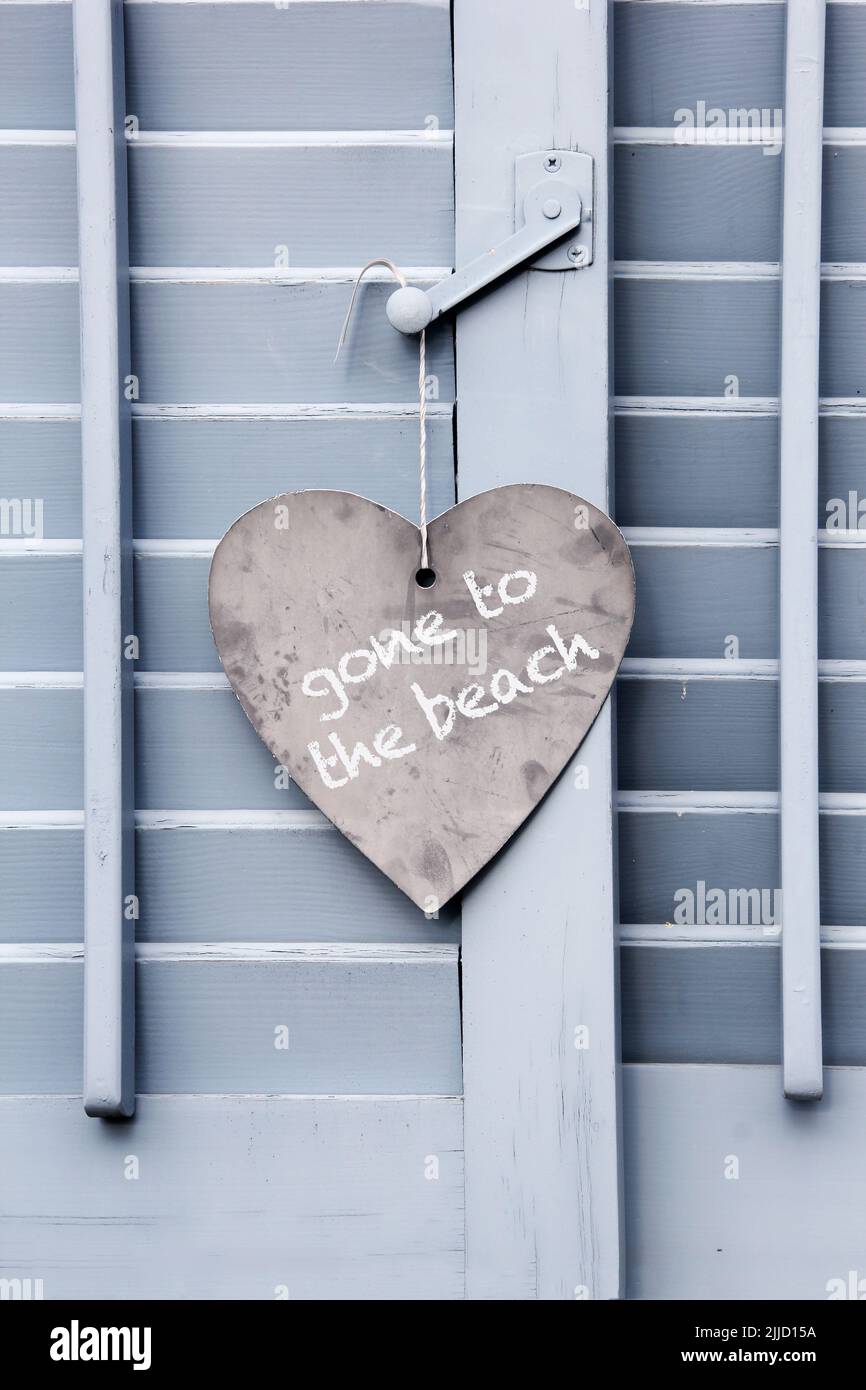 "Gone to Beach" sign on the closed window Stock Photo - Alamy