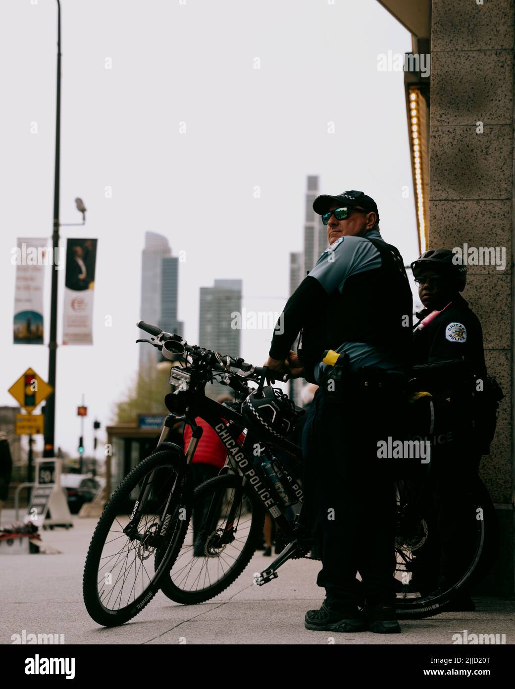 Chicago police officer officers hi-res stock photography and images - Alamy
