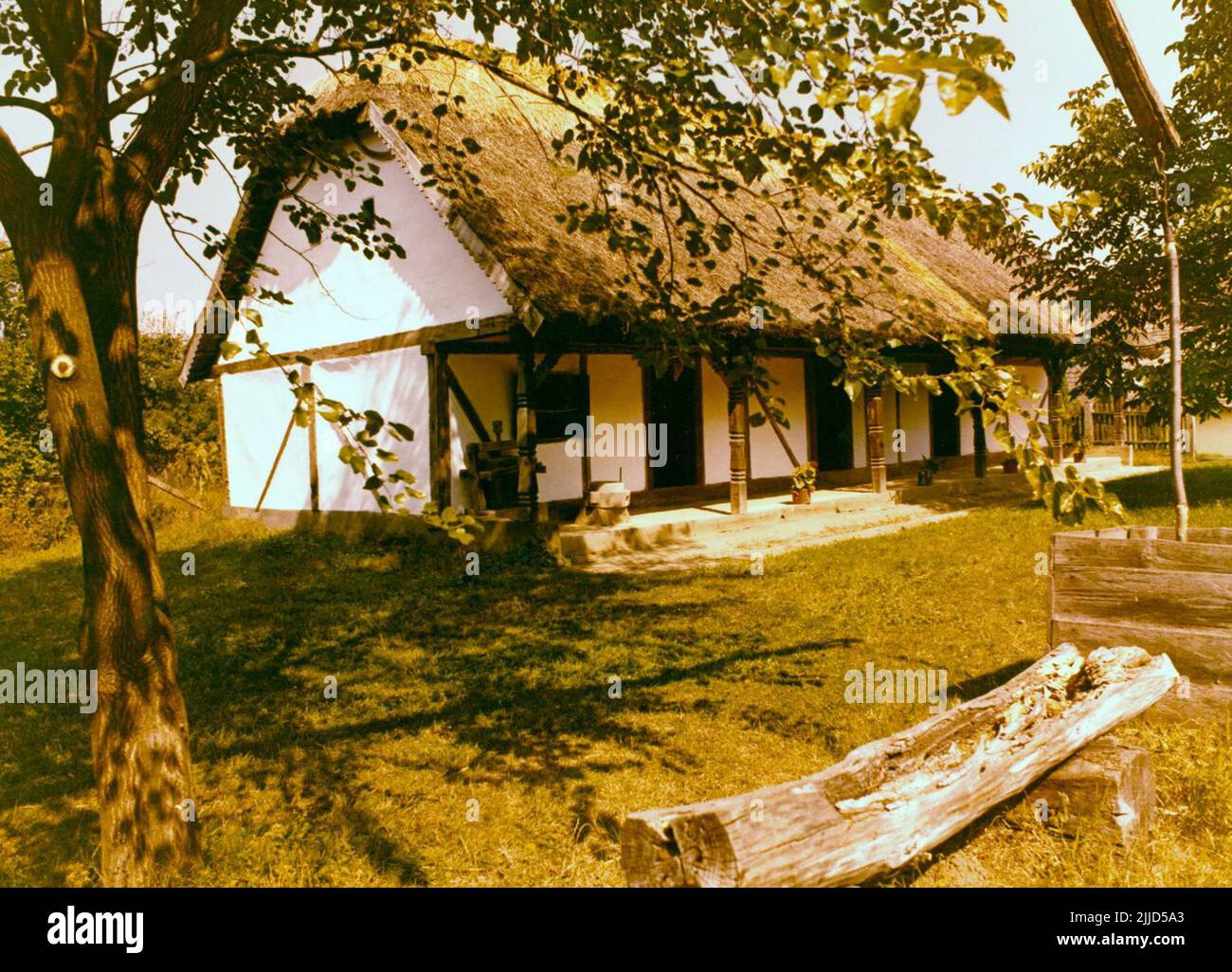 Sellyei folk house. Interior and exterior photos of a folk house in ...