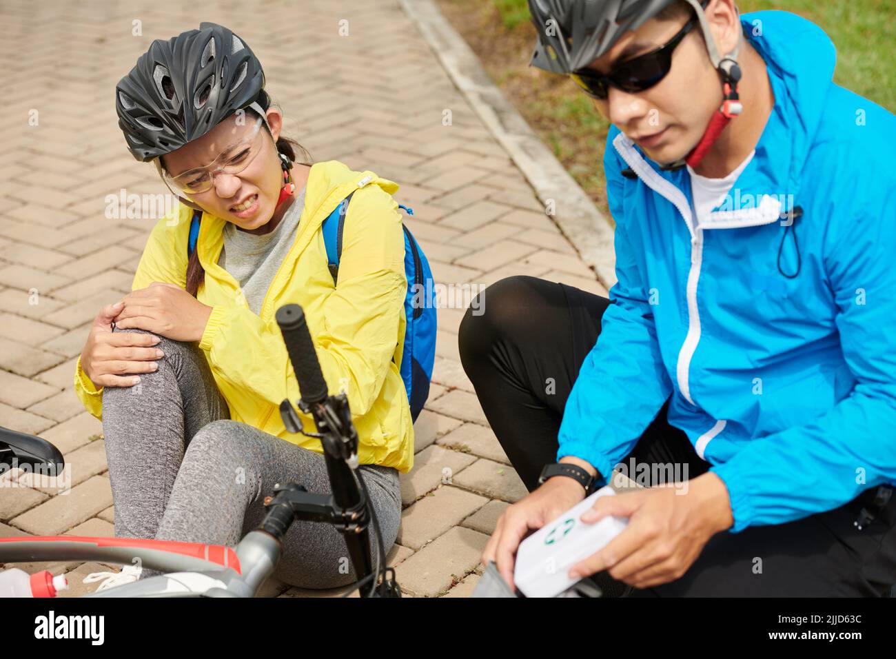 Young woman got bike injury when fell off road bike while cycling Stock ...