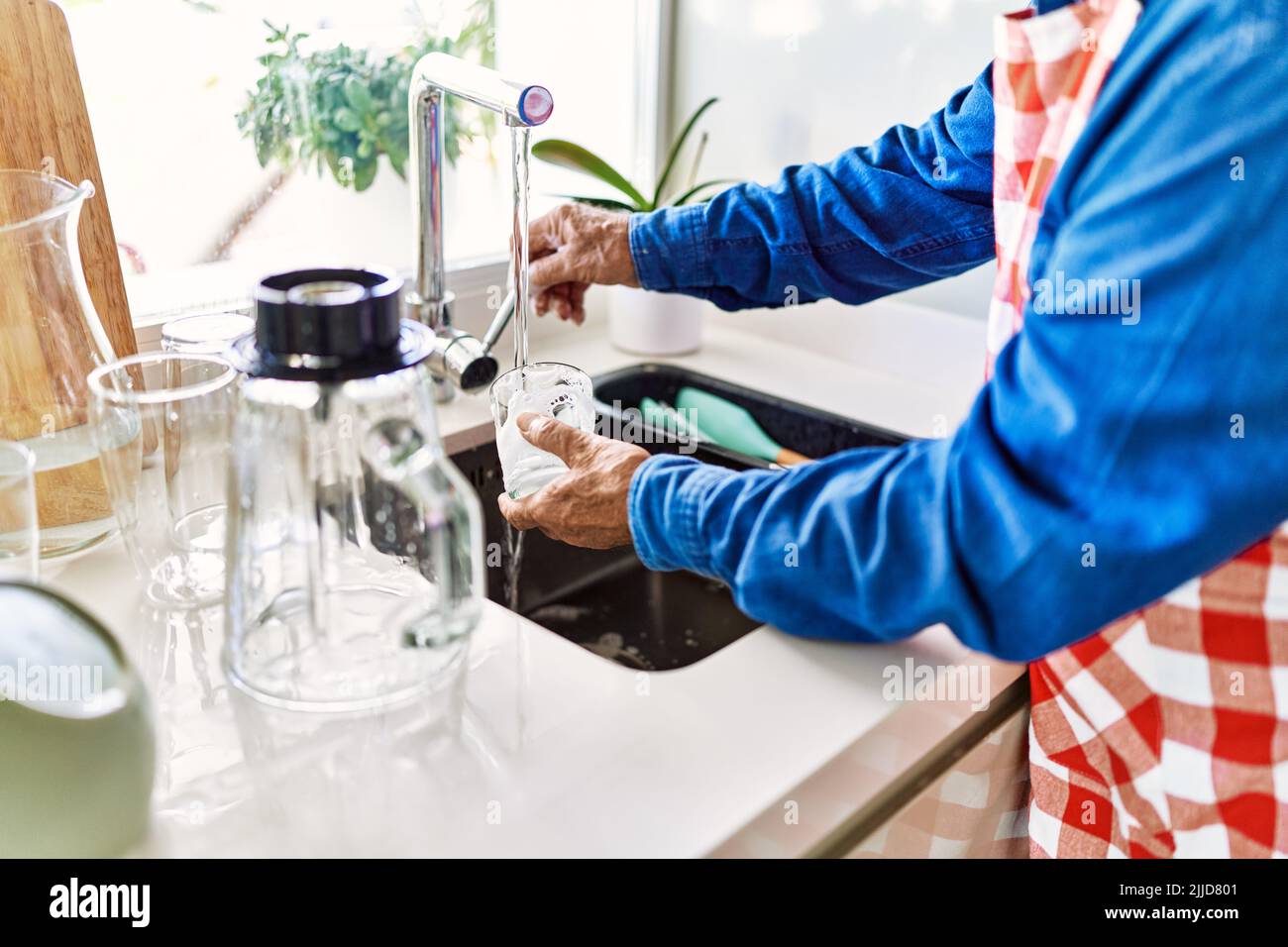 Old wash hand stand hi-res stock photography and images - Alamy