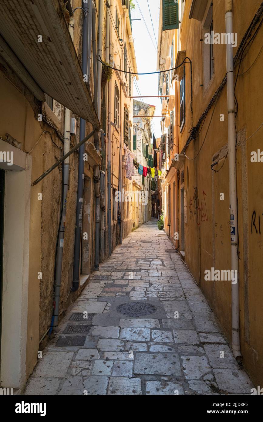 Cobbles shops town hi-res stock photography and images - Alamy