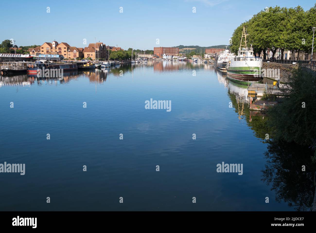 Clear morning in Bristol Harbour UK Stock Photo - Alamy