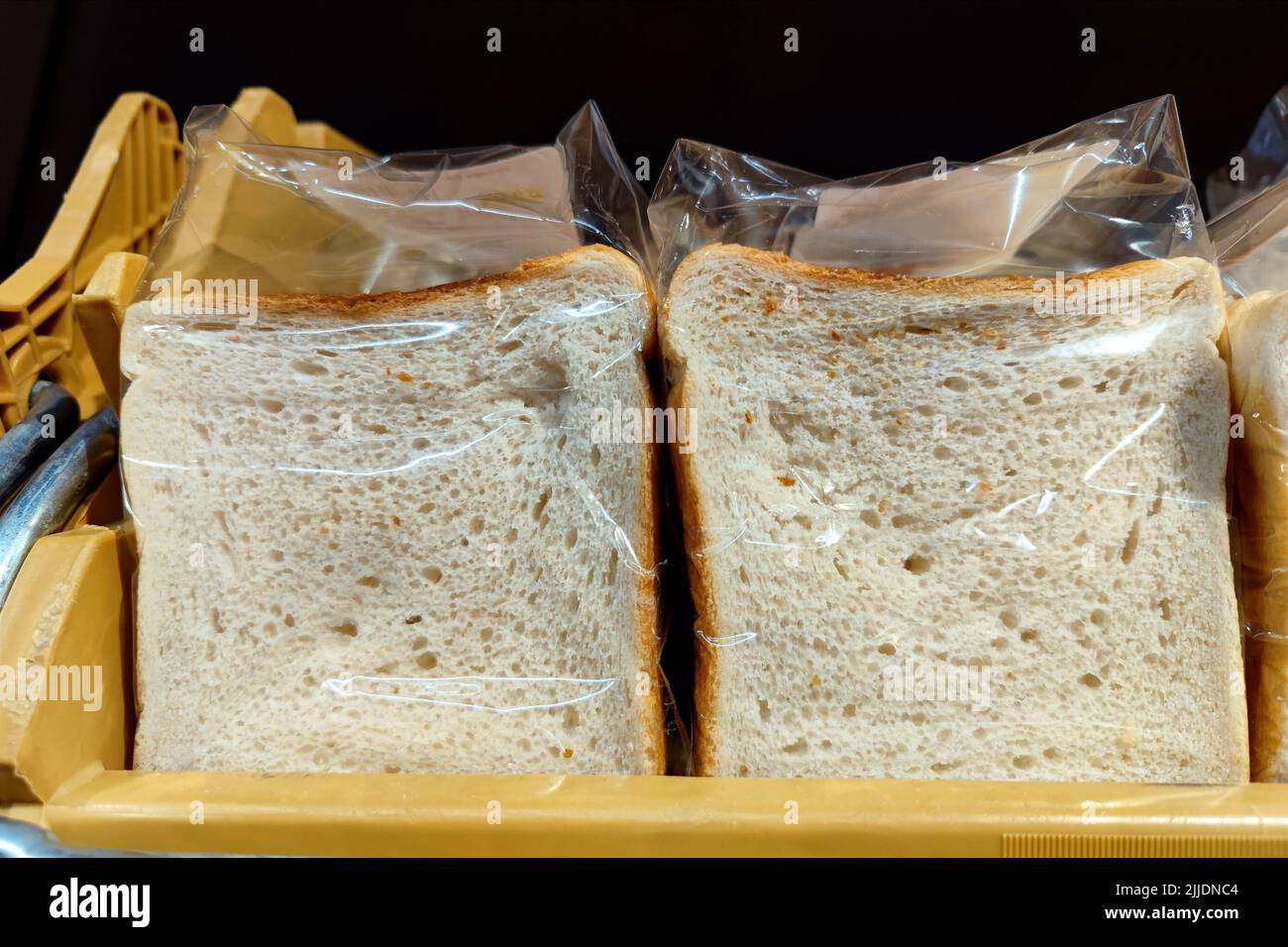 Shelf ready hi-res stock photography and images - Alamy