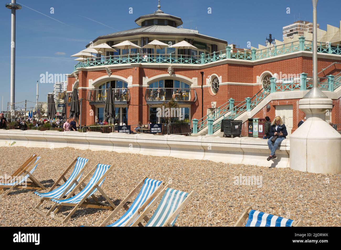 Brighton promenade railings hi-res stock photography and images - Alamy