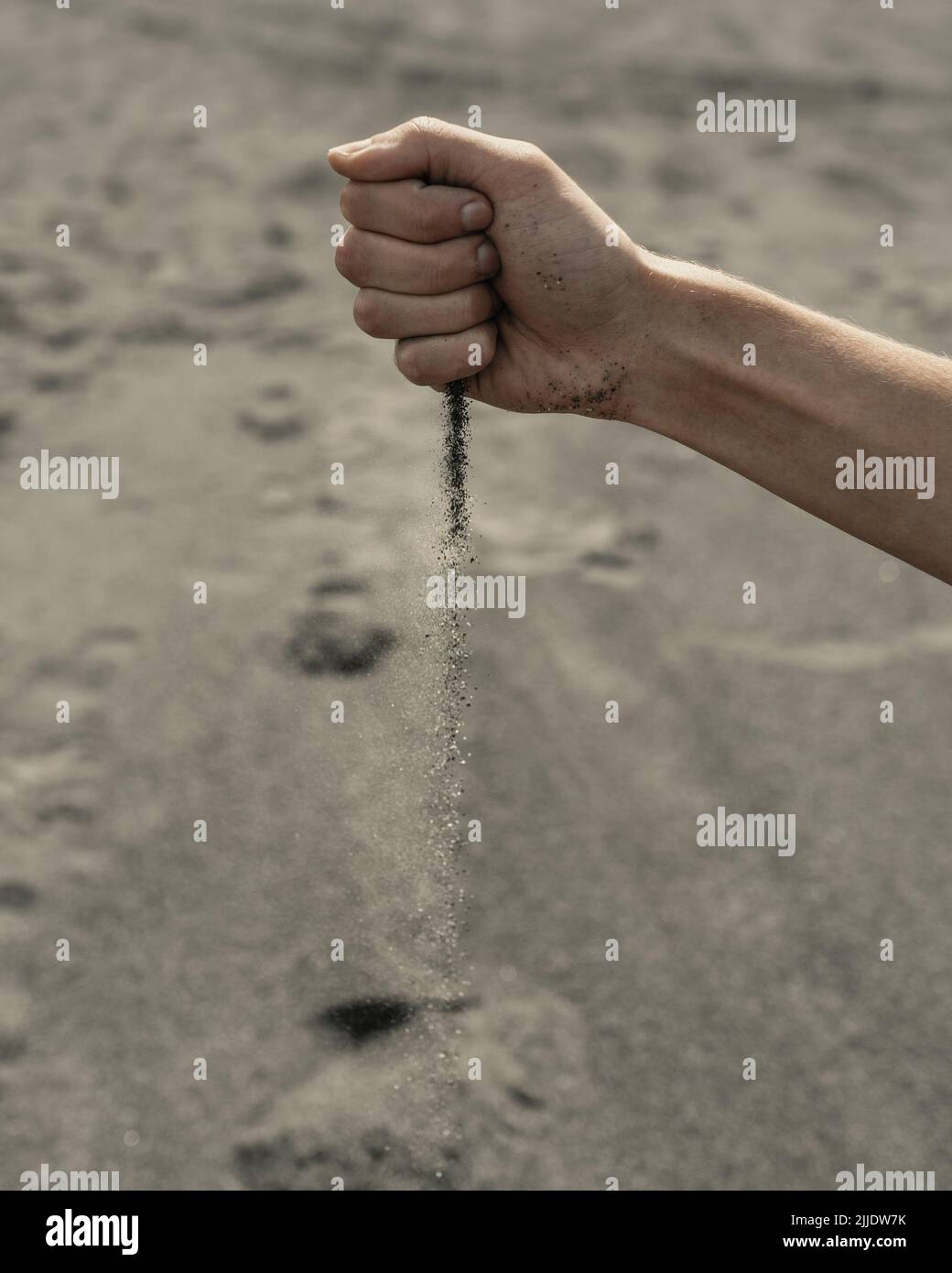Hand pouring sand hi-res stock photography and images - Alamy