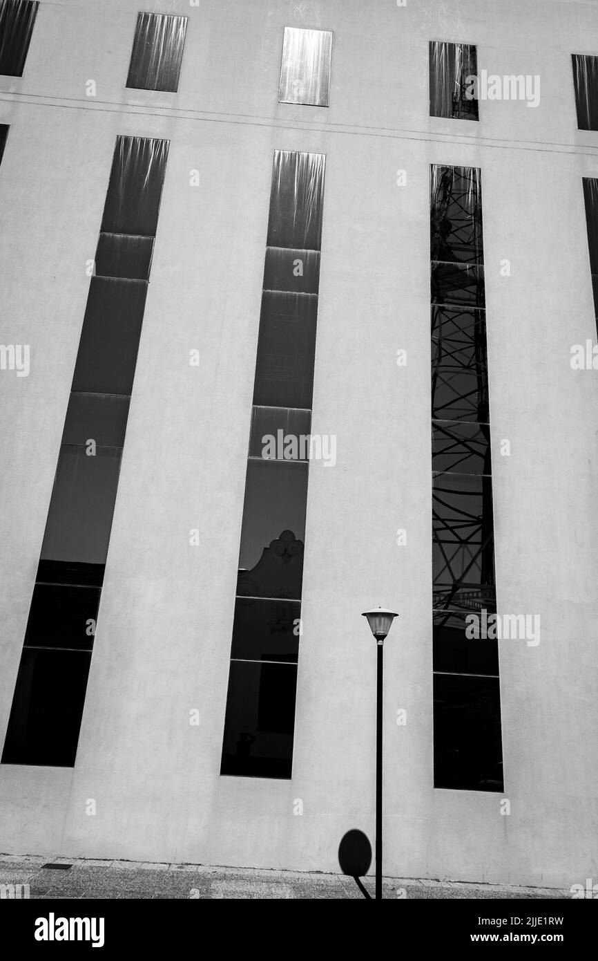 Tall vertical structure Black and White Stock Photos & Images - Alamy