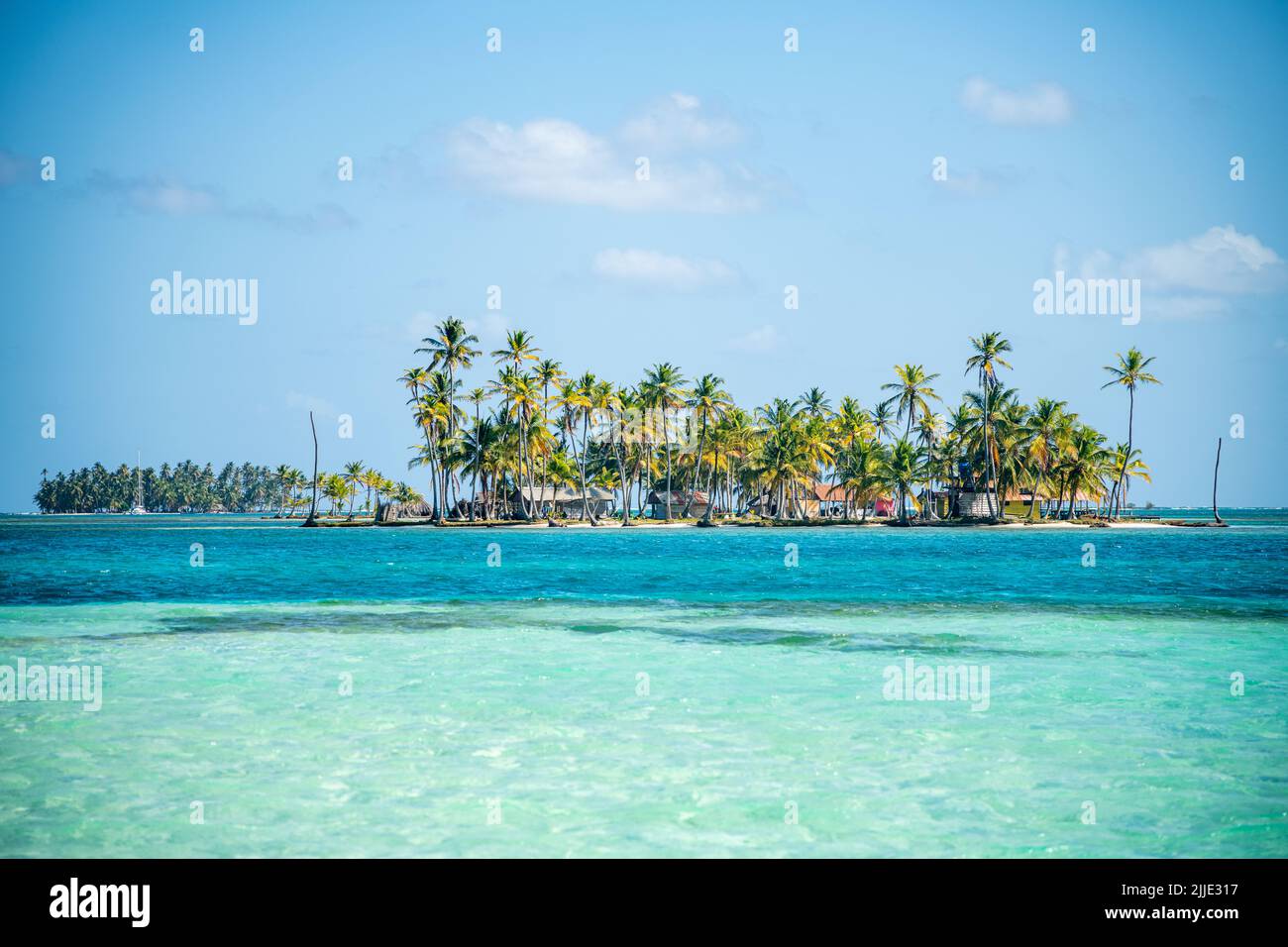 A view of an island in the San Blas Islands in Panama Stock Photo - Alamy