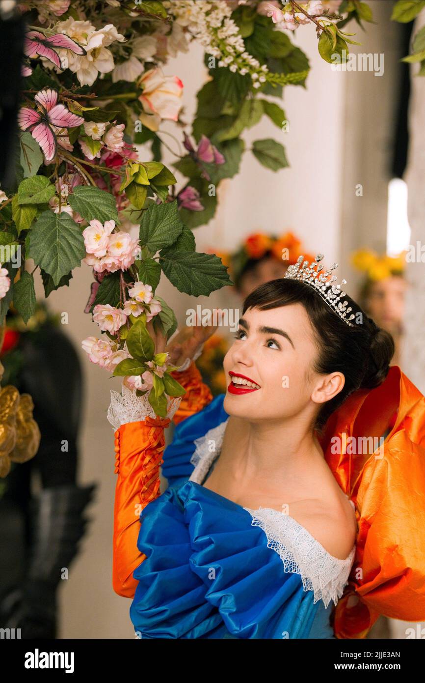 Lily collins snow white hi-res stock photography and images - Alamy