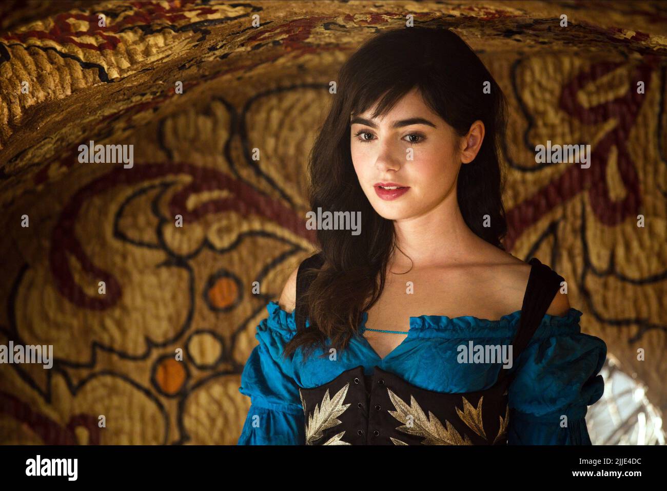 Lily Collins Mirror Mirror