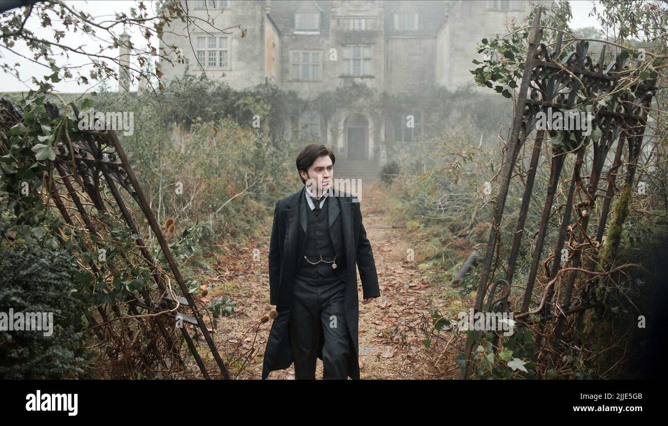 DANIEL RADCLIFFE, THE WOMAN IN BLACK, 2012 Stock Photo - Alamy