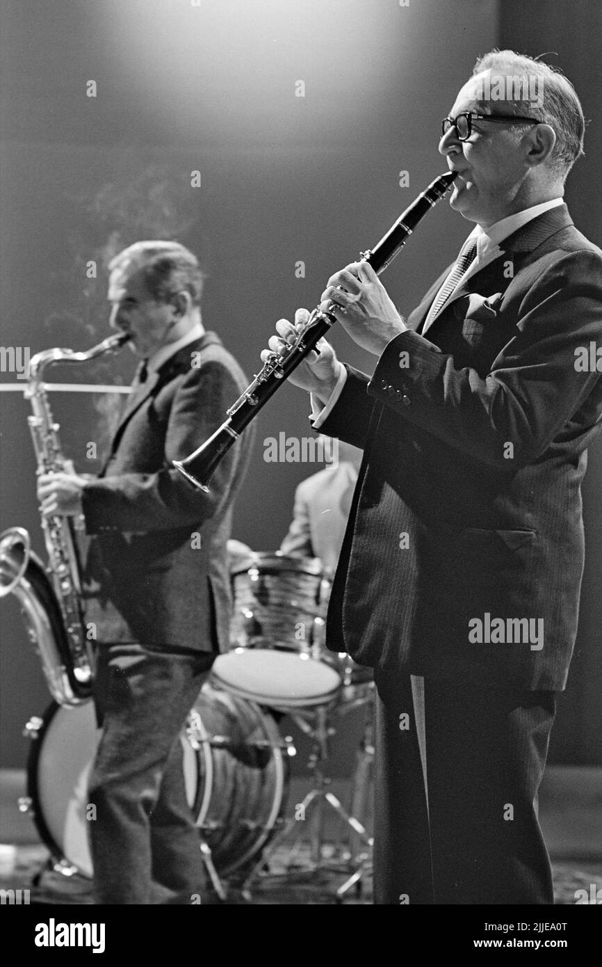 BENNY GOODMAN (19-09-1986) American jazz musician and bandleader in ...