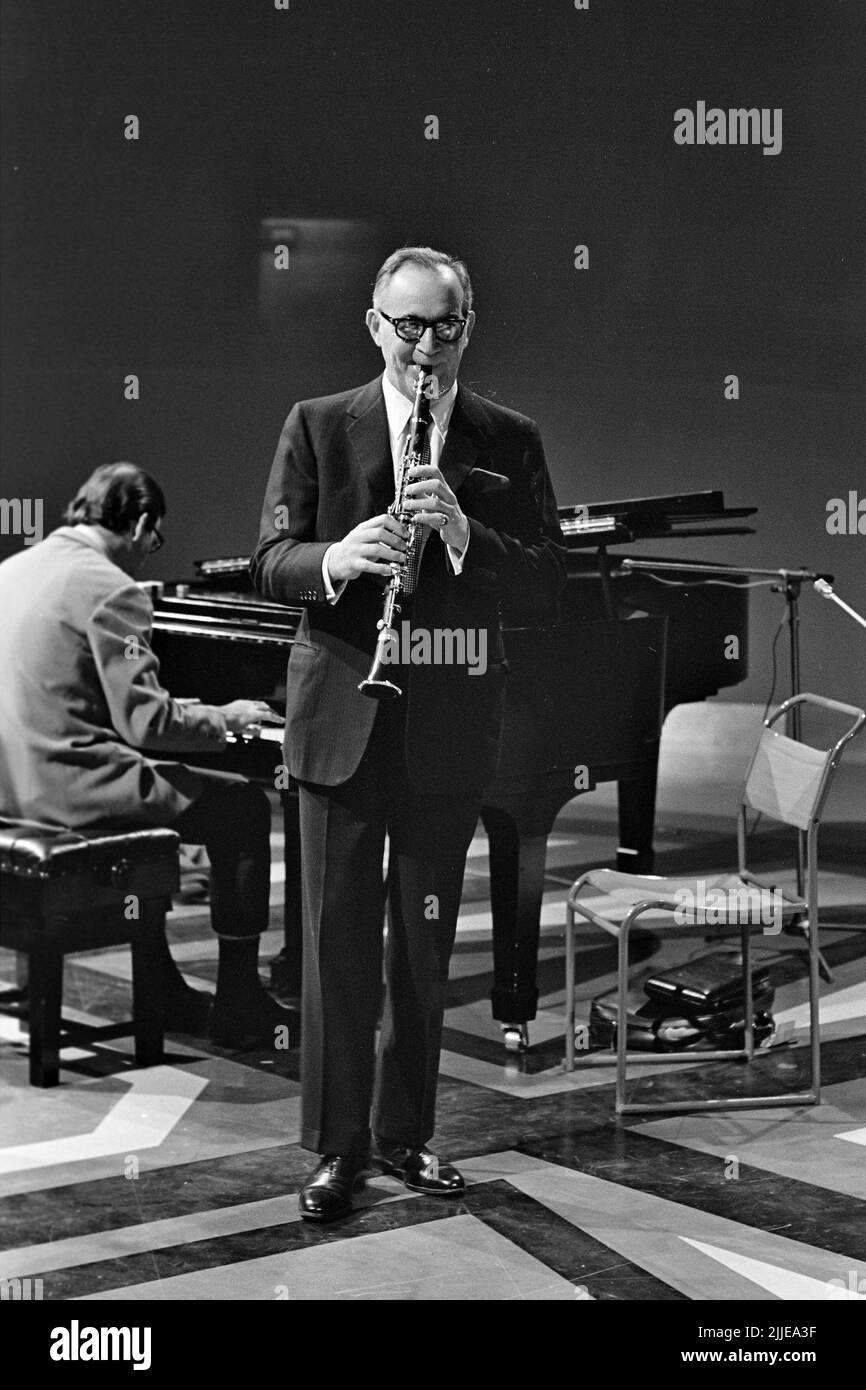 BENNY GOODMAN (19-09-1986) American jazz musician and bandleader in ...