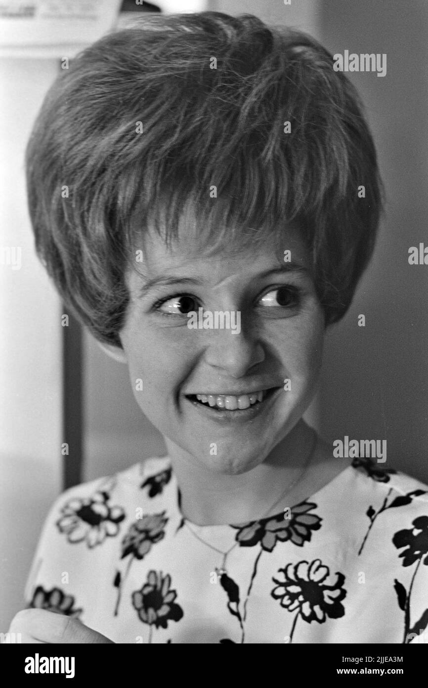 BRENDA LEE American pop singer in September 1964. Photo: Tony Gale ...