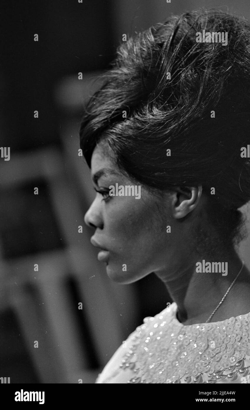 DIONNE WARWICK American singer in May 1964. Photo: Tony Gale Stock ...