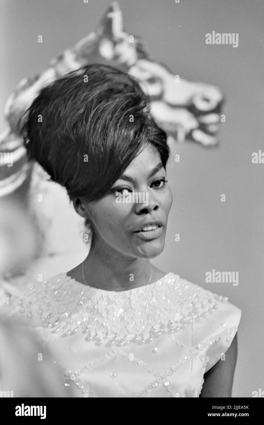 DIONNE WARWICK American singer in May 1964. Photo: Tony Gale Stock ...