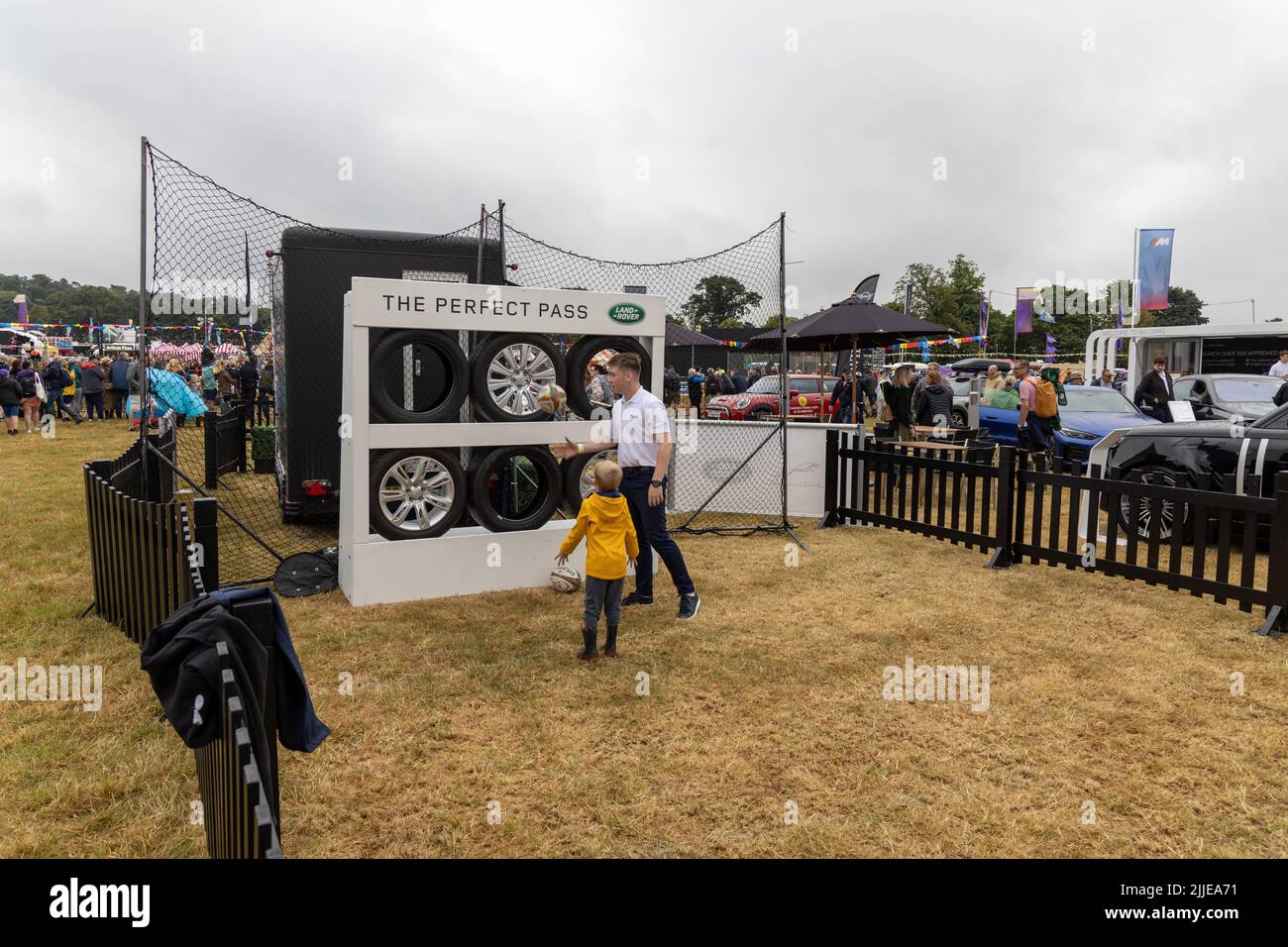 Land rover stand hi-res stock photography and images - Alamy