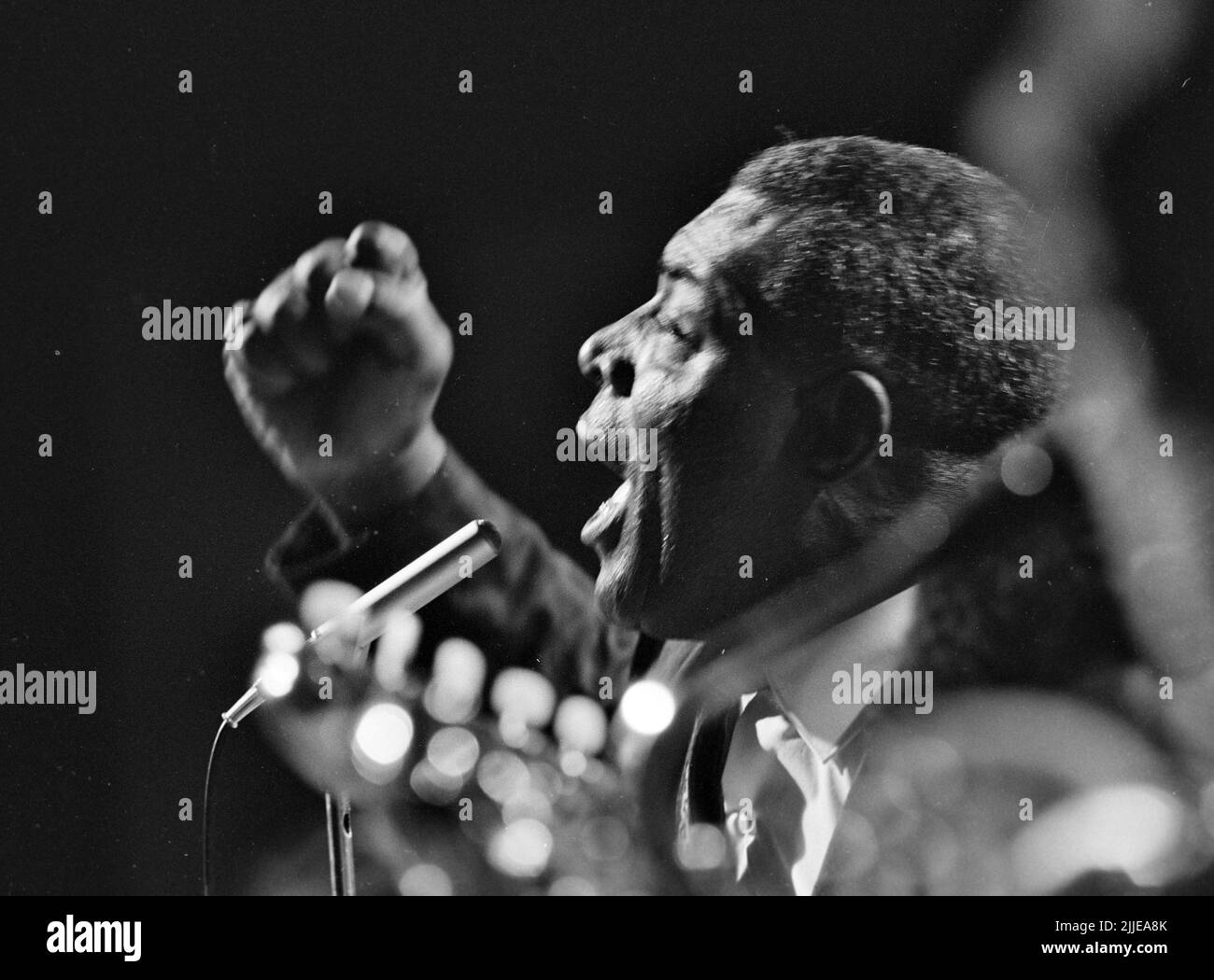 Howlin wolf 1960s hi-res stock photography and images - Alamy