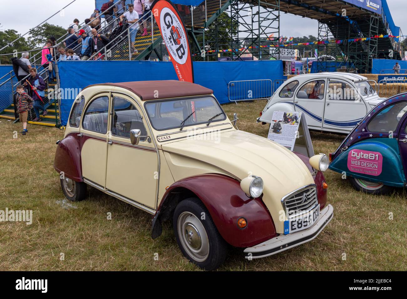 Citroen 2cv dolly hi-res stock photography and images - Alamy