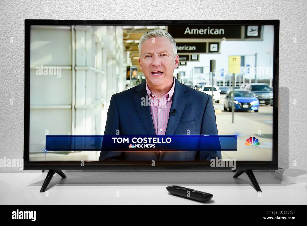 Television screenshot of NBC News reporter Tom Costello Stock Photo - Alamy