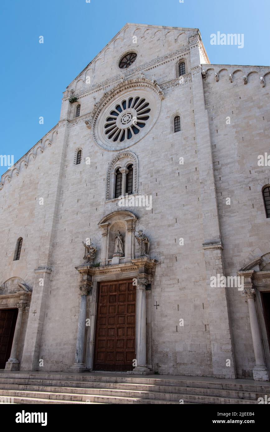 Romanesque sculpture bari hi-res stock photography and images - Alamy