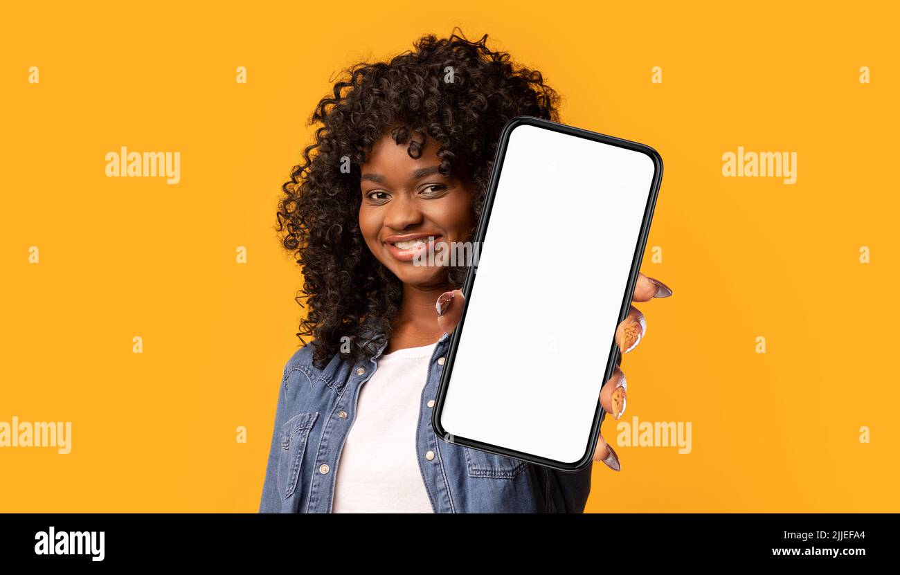 Black woman posing cell hi-res stock photography and images - Alamy